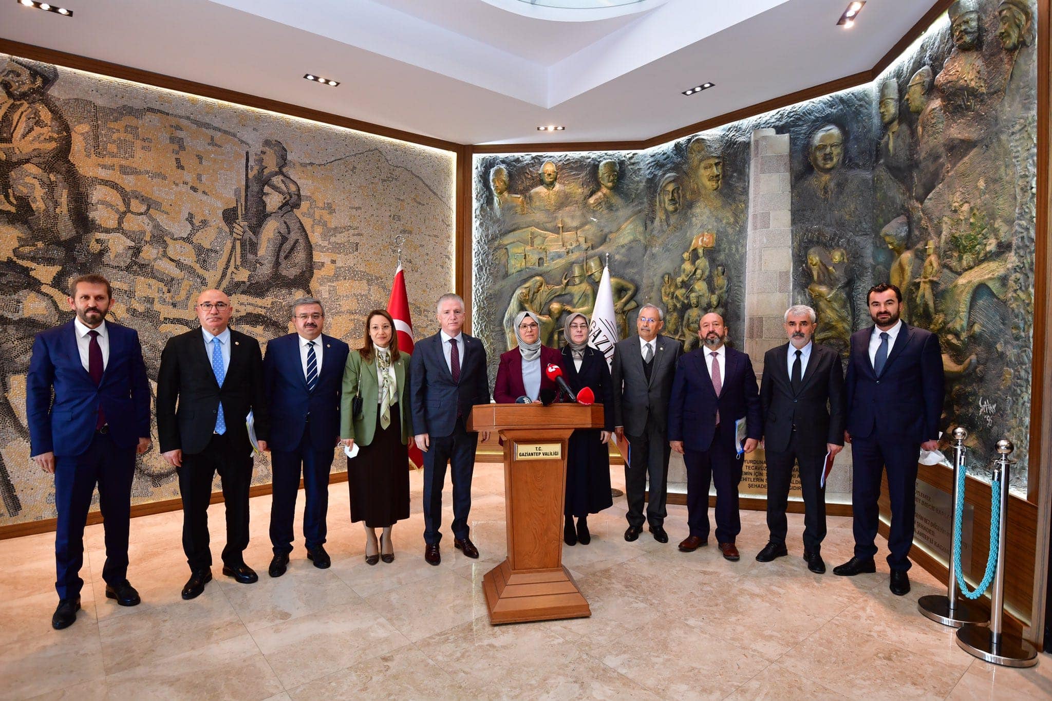 AKYOL VE BERABERİNDEKİLER ANTEP’İ GEZDİLER | Yalova Haberci Gazetesi