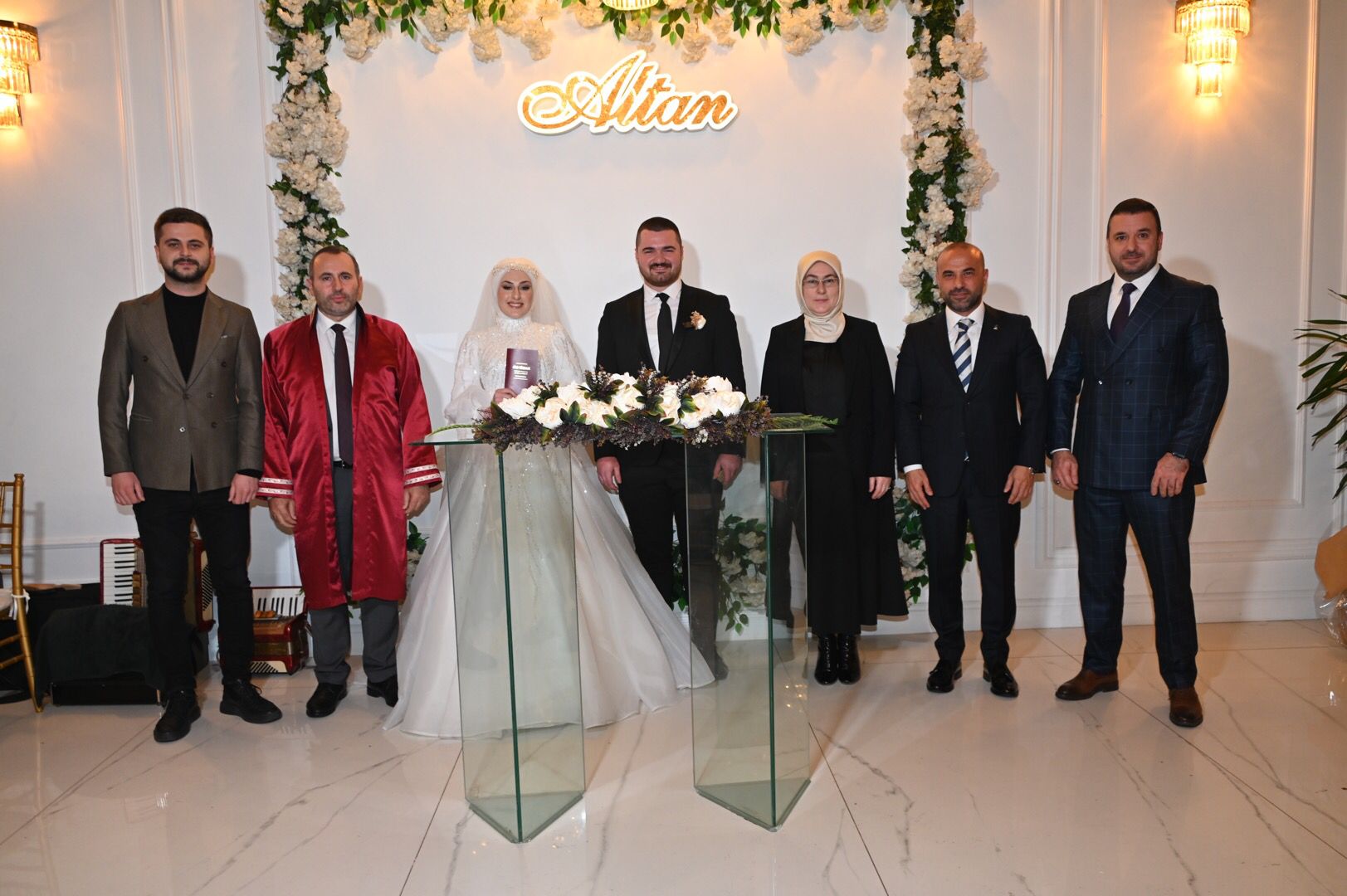 CANER VE UYSAL AİLELERİN MUTLU GÜNÜ | Yalova Haberci Gazetesi